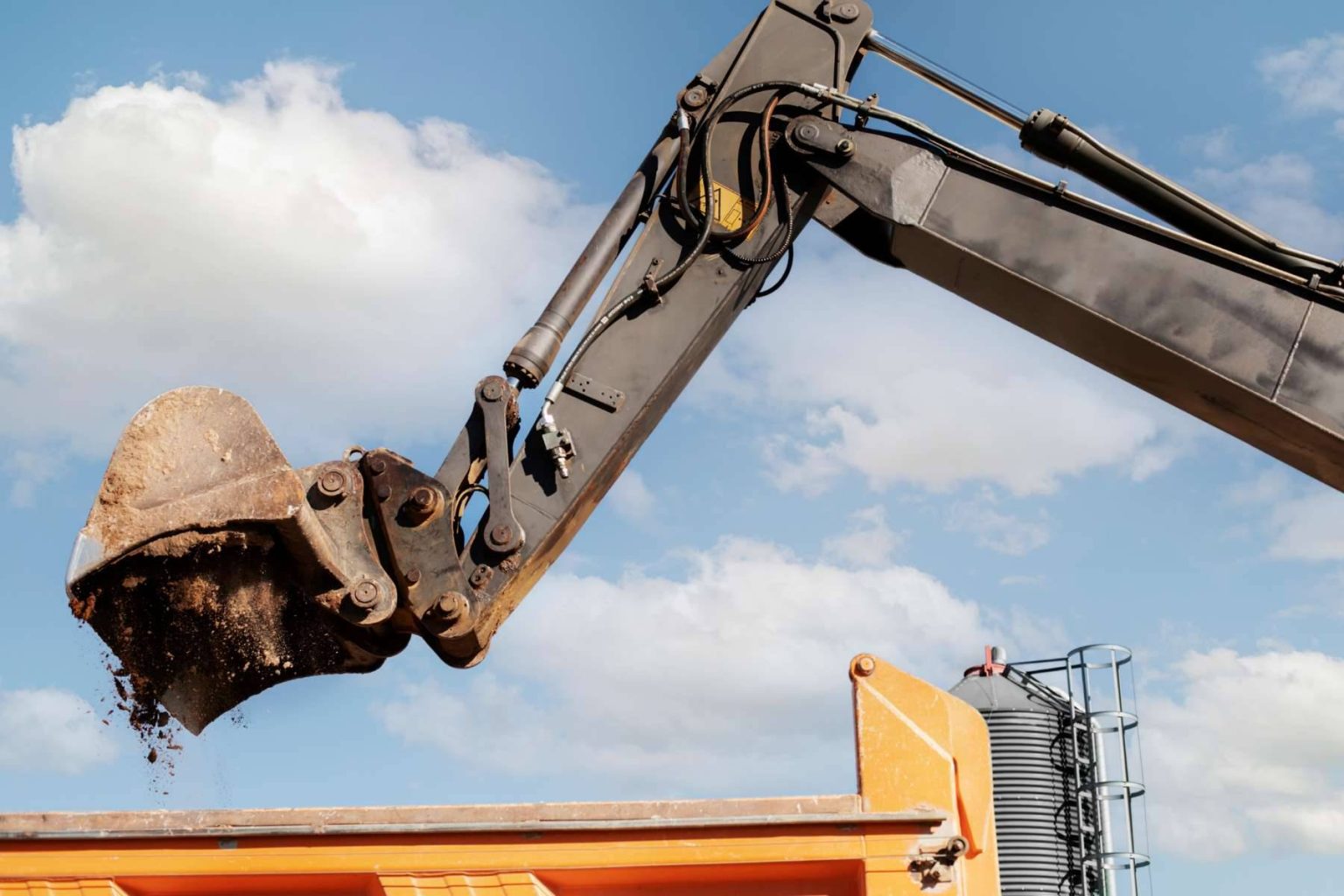 Construction Lifting Machines Explained: Cranes and Man Lifts - Man Lift